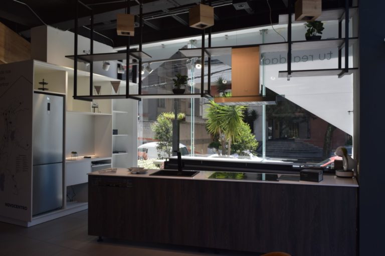 Novopan inaugura su Centro de Experiencia Pelíkano en Quito - CIP ...